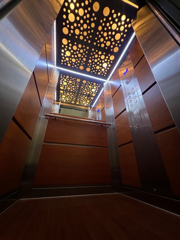 Τα Οφέλη της Ανακαίνισης Παλαιών Ανελκυστήρων με Σύγχρονα Συστήματα